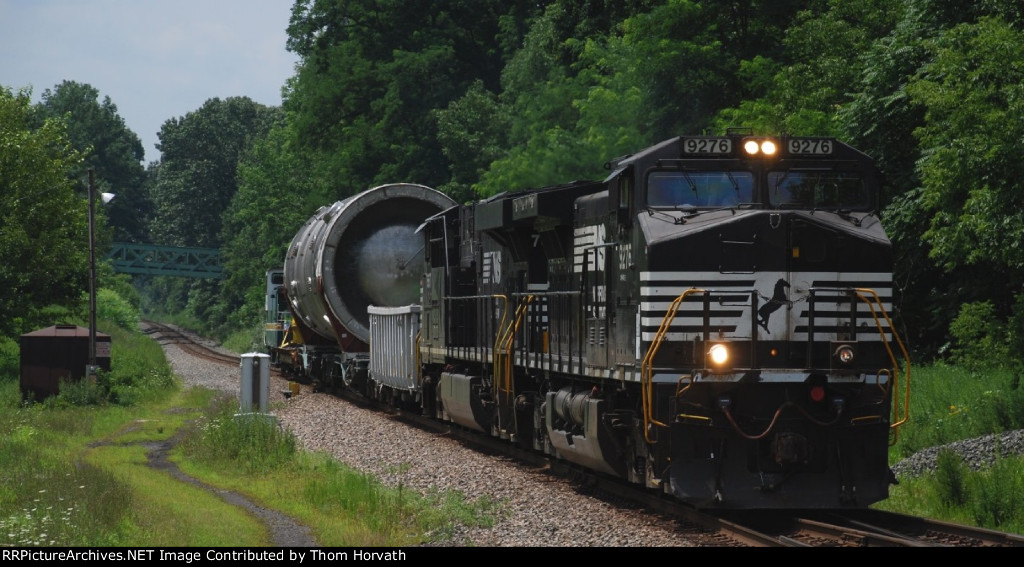 NS 052 heads east past the Defect Detector on the LEHL (MP 68.8)